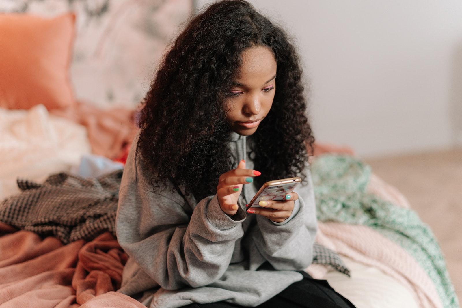 Ways to Use SMS for Mental Health Communication in Schools - SimpleTexting
